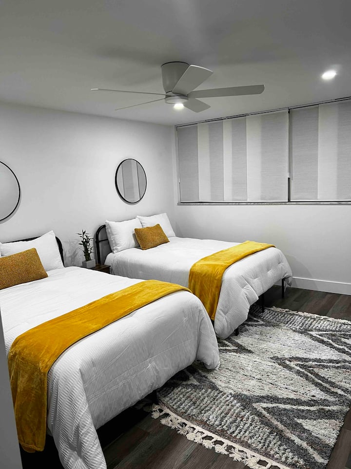 Self Check-in Near Hard Rock Stadium • Sleeps 6 - Miami Gardens, FL