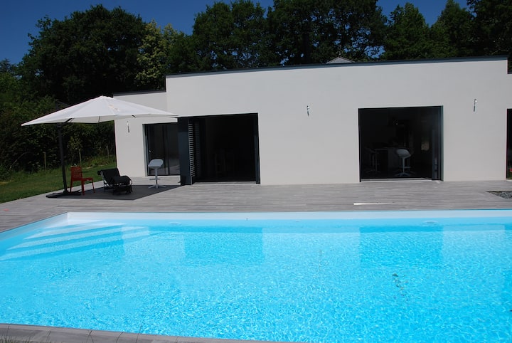 2 Chambres , Double Garage   , Petit Dej Compris - Laval