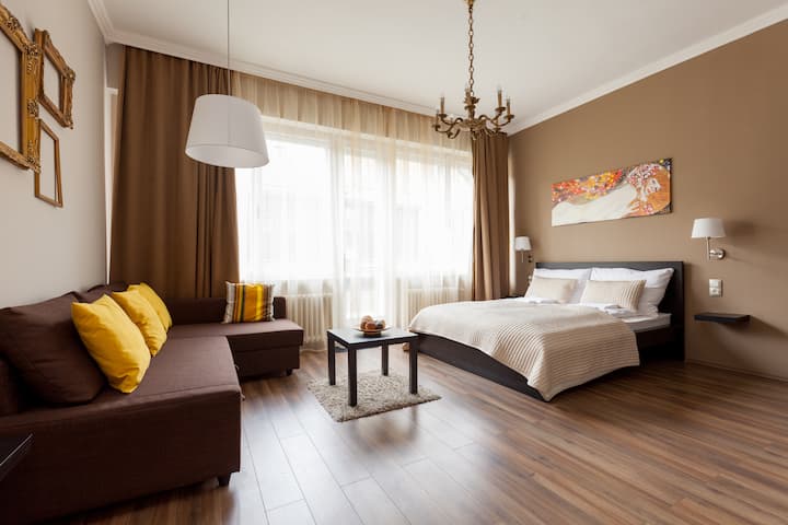 Art Deco Apartment -3 Br+ac+balcony - Budapest
