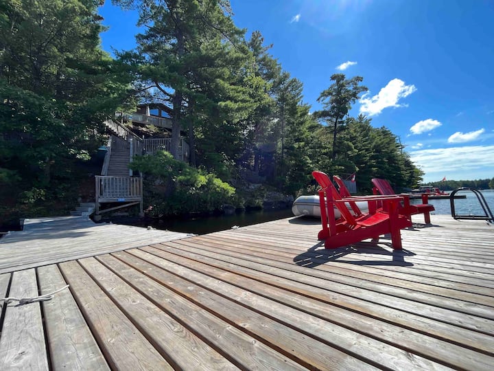 Gorgeous And Private Lakefront Cottage! - Gravenhurst
