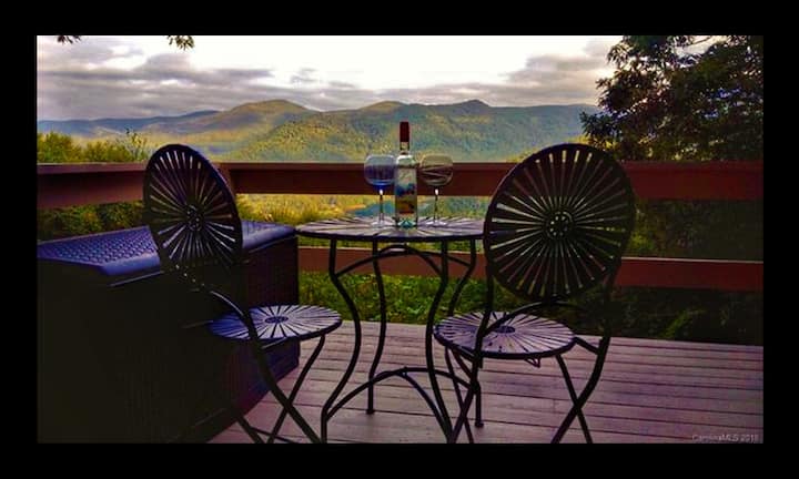 The Getaway: Quiet / Cozy / Picturesque Views! - Maggie Valley, NC