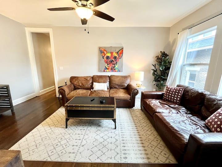 Charming Apt. With Hot Tub And Balcony | Sleeps 6 - Columbus, OH