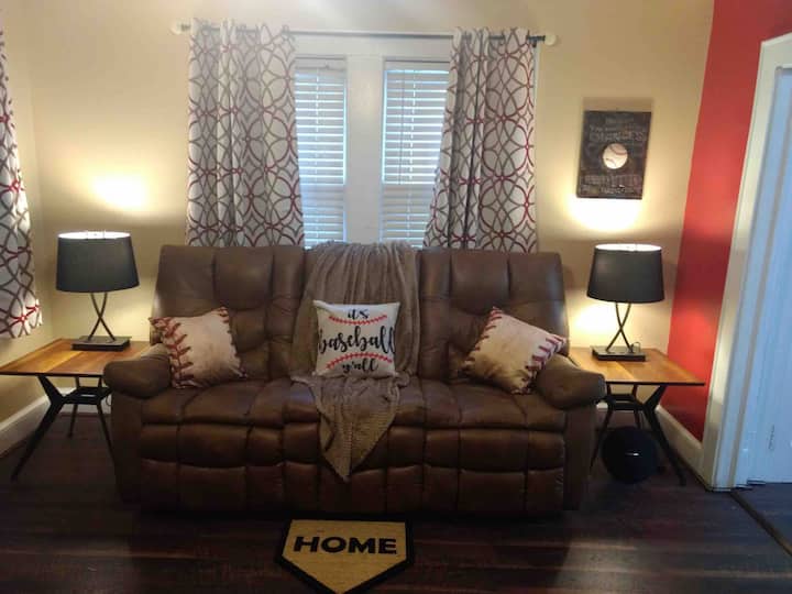Baseball Bungalow Near Downtown Clean Comfortable - Saluda Lake, SC