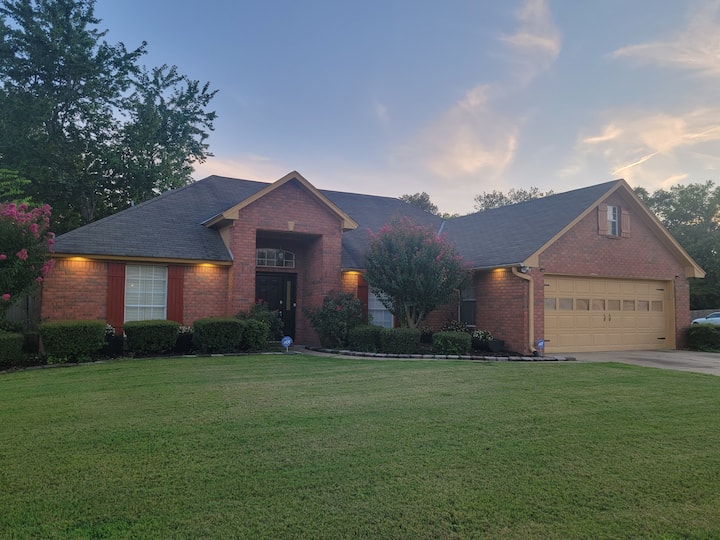 Fabulous 4 Br Home Just Minutes From Everywhere!! - Montgomery, AL