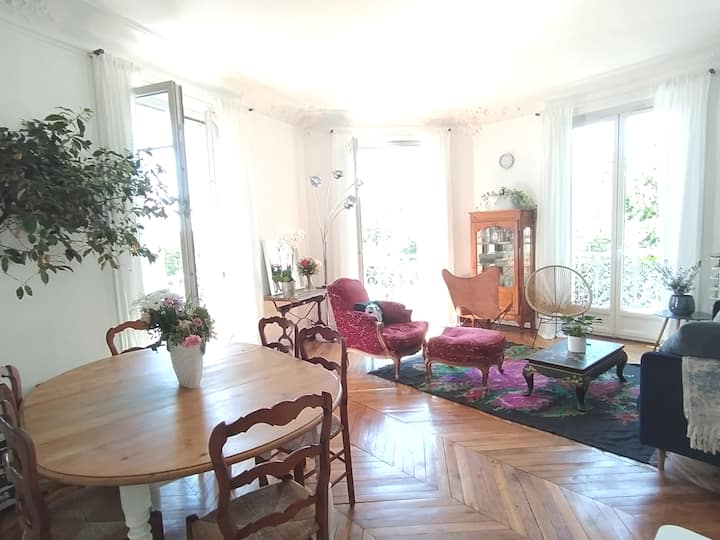 Big Beautiful Paris Center . 4bedrooms. Balcony -