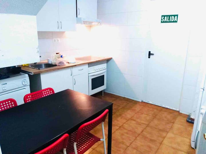 Habitaciones Individual A 2’ Uax3 - Villanueva de la Cañada