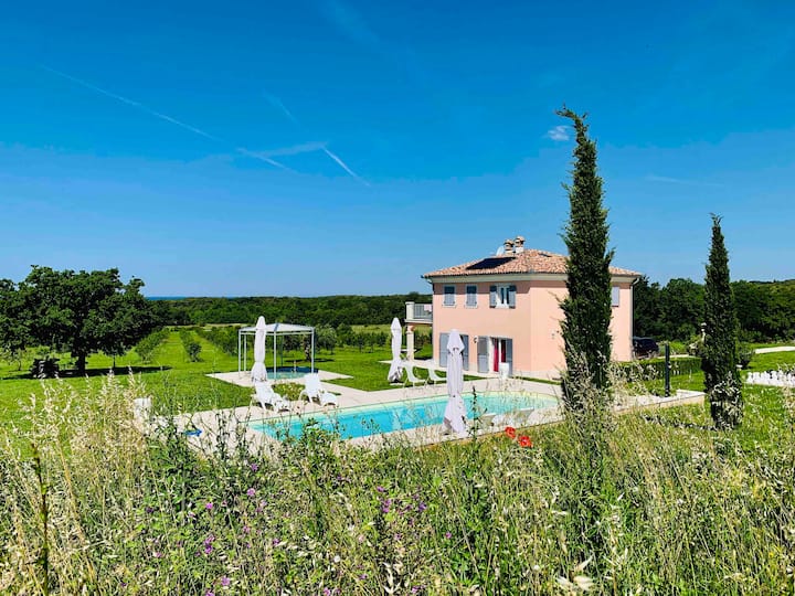 Olive Grove With Ocean View - ロビニ