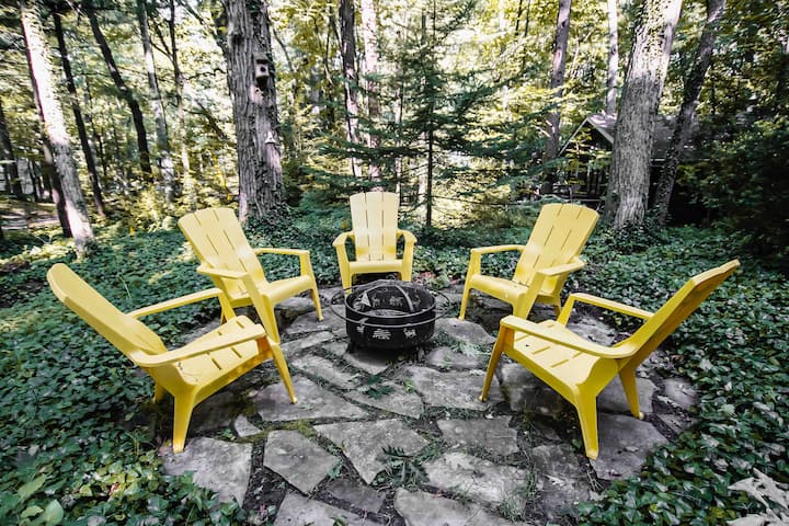 Spring Getaway At A Discount In Grand Bend - Grand Bend