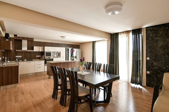 Top Center Grand Modern Apartment For 8 Guests - Varna