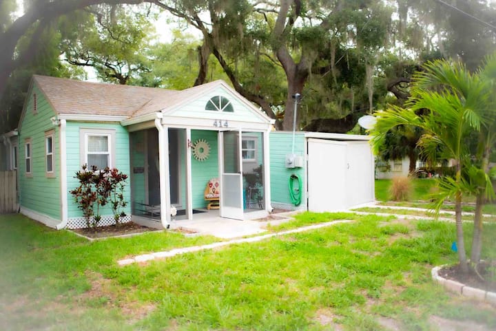 Coastal Cottage- 5 Min Clearwater Beach & Dunedin! - Palm Harbor, FL