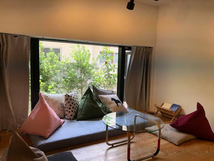 제주버스터비널 도보 18분
벚꽃축제 전농로 도보 1분
삼성혈 도보 5분
동문시장 차로 3분 - Jeju