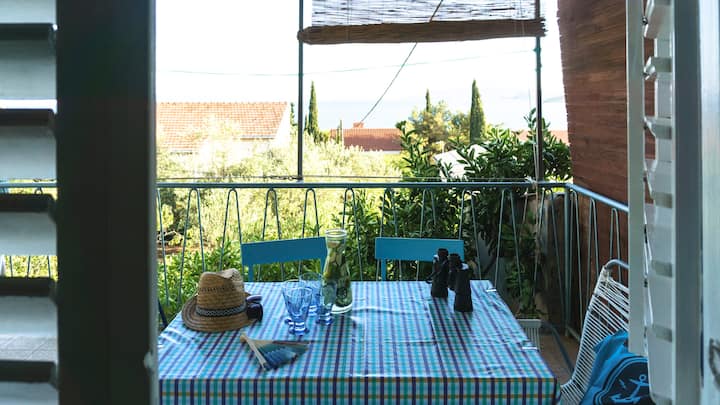 2+2 Little Holiday House With A Sea View - Seget Vranjica