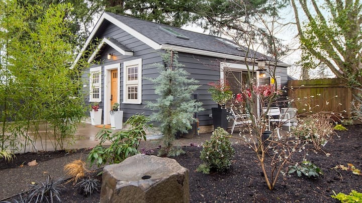Rose City Garden Retreat - Portland, OR