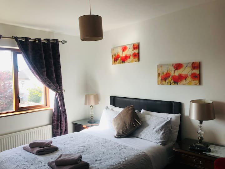 Galway City With Breakfast To Go, Double Room 30 - Galway