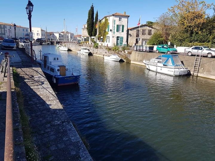 Marans: Studio Meublé Sur Les Quais - Marans