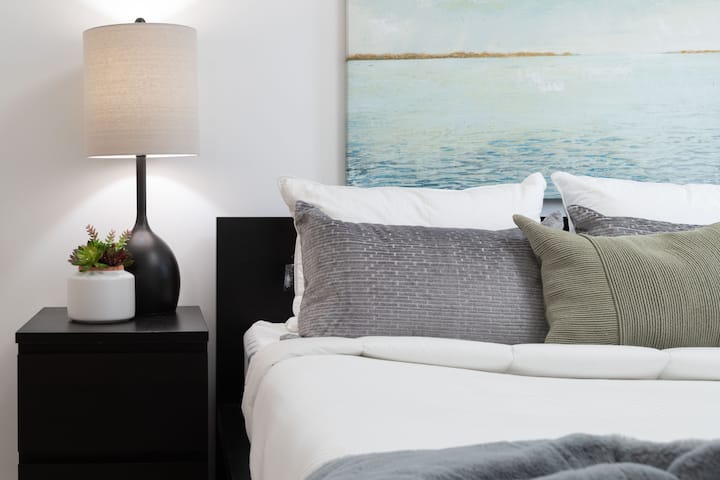 Modern Condo In Financial District - Toronto