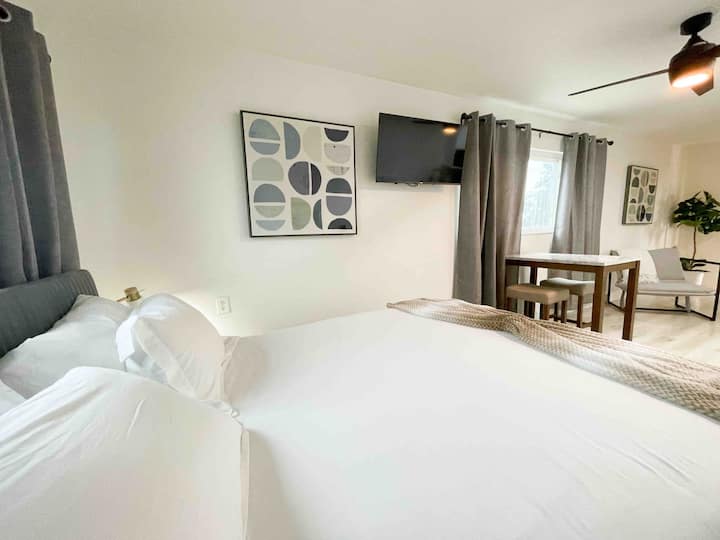 Studio Apt 2 Miles From Kaiser - Modesto, CA