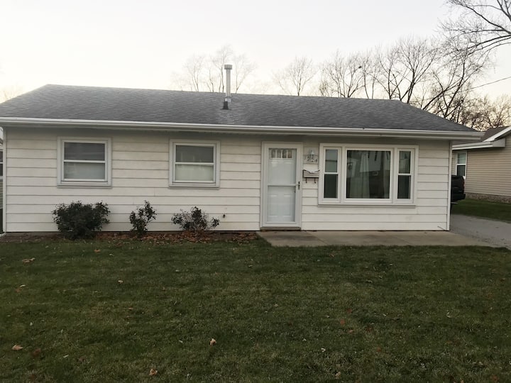 Modern, Clean & Safe 1 Mile From Isu, Iwu & Shops - Illinois State University, Normal