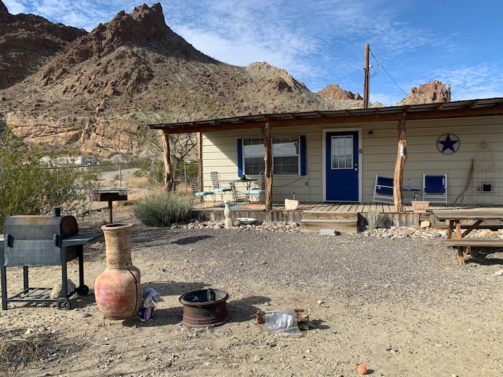 Pop's Place- Bee Mtn. Cabin 1 - Terlingua, TX