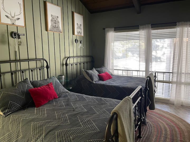 In Town Condo With Hot Tub & Everything You Need 🌟 - Mammoth Lakes