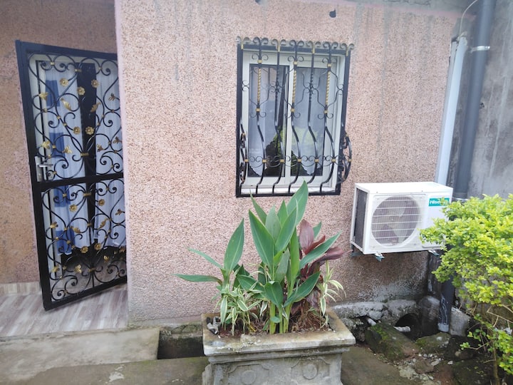 "Chambre Extérieure Victoria"
Résidence Efoulan - Yaounde