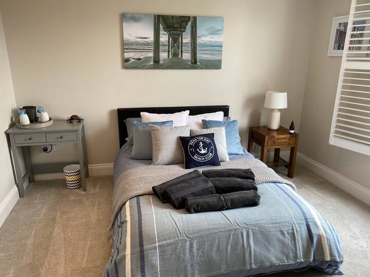 Top Floor At Number 10 - Hayling Island