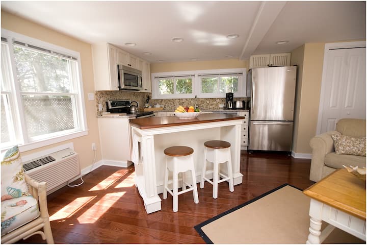 Charming 1 Bedroom Cottage Downtown Rehoboth Beach - Rehoboth Beach, DE