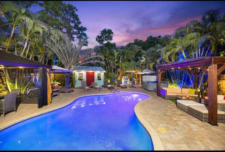 The Belle Retreat & Pool House Paradise - Fort Lauderdale, FL