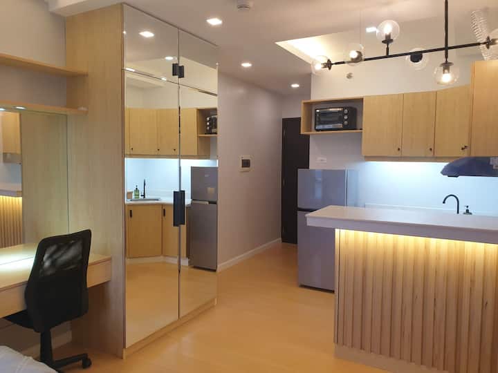 Raine's Studio - It Park Riala | Wi-fi | Top View - Cebu City