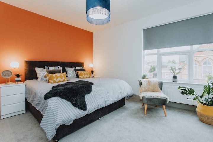 Ideal House For Contractors In Rugby - Rugby