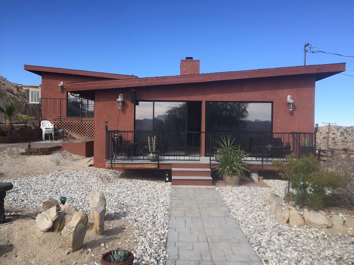 Mountainside Retreat - Yucca Valley, CA