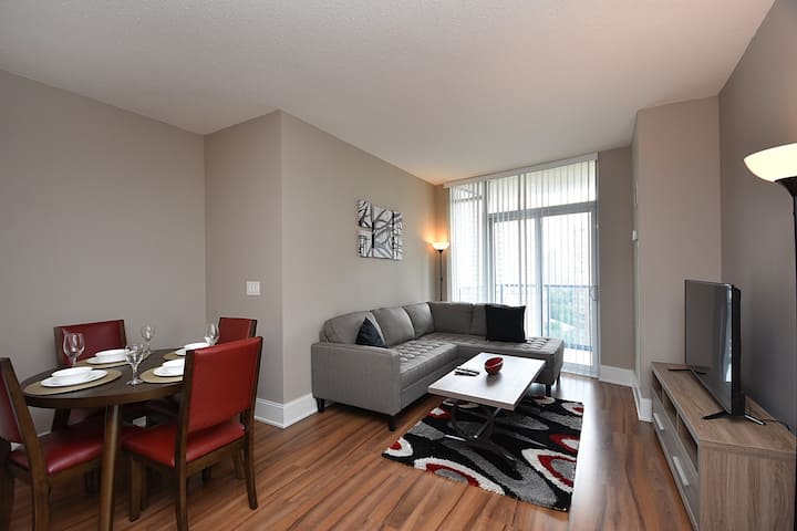 Fully Furnished 2 Bed 2 Bath Condo @ Sq One Mall! - Mississauga