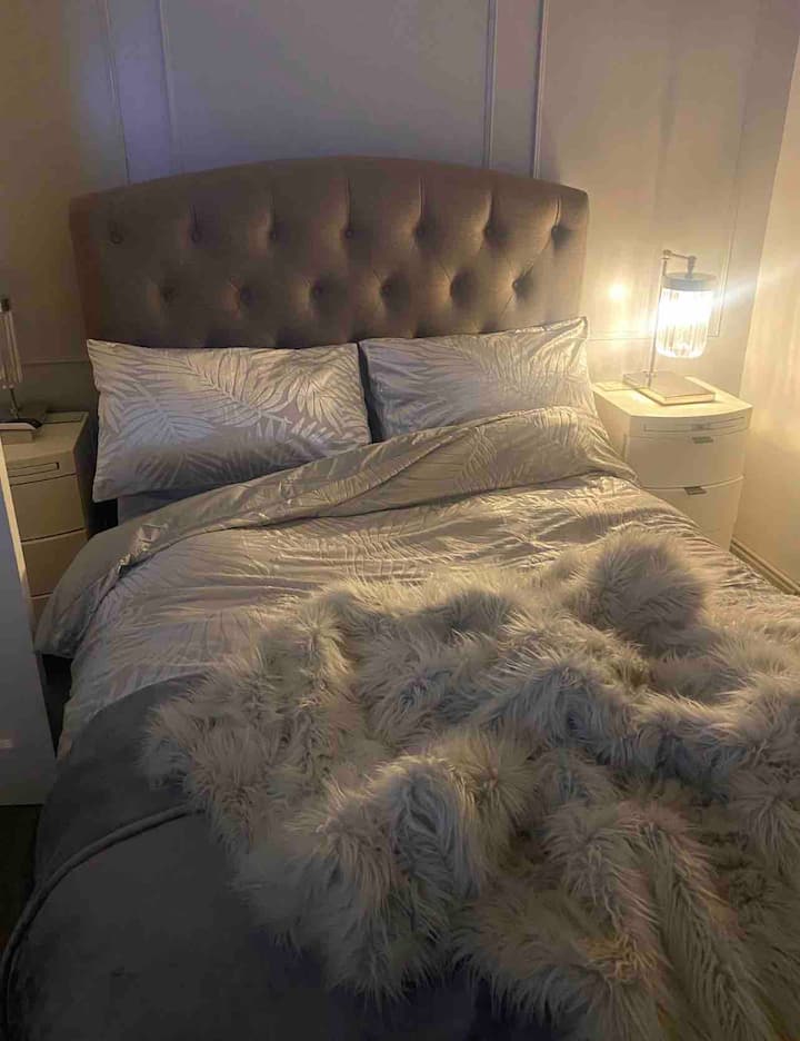 1 Bed Flat In Vauxhall, Entire Place, Not Shared - London, UK