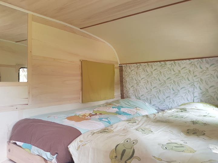 "Campement D'été"du Jardin De La Blanchisserie - Charleroi