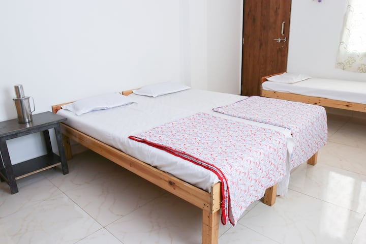 Aapli Wadi Homestay - 3 Bedded Room On First Floor - Harihareshwar