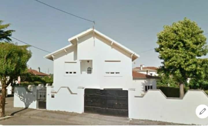 11 Personnes  En Ville - Tarbes