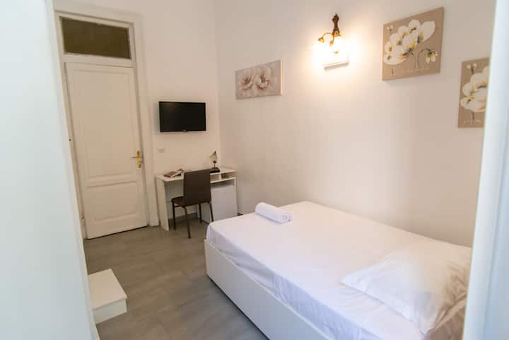 B&b Abbondanza, Stanza Reginella - Naples