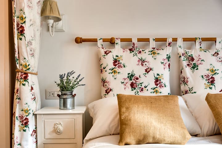 Boutique Colosseum Hideaway – Romantic Rome Escap. - Italy