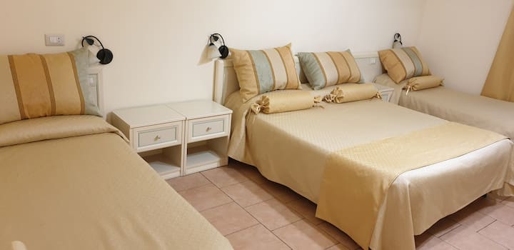 ⁨Rs San Sebastiano Holidays *⁩'S B&b, Stanza Quad. - Zafferana Etnea