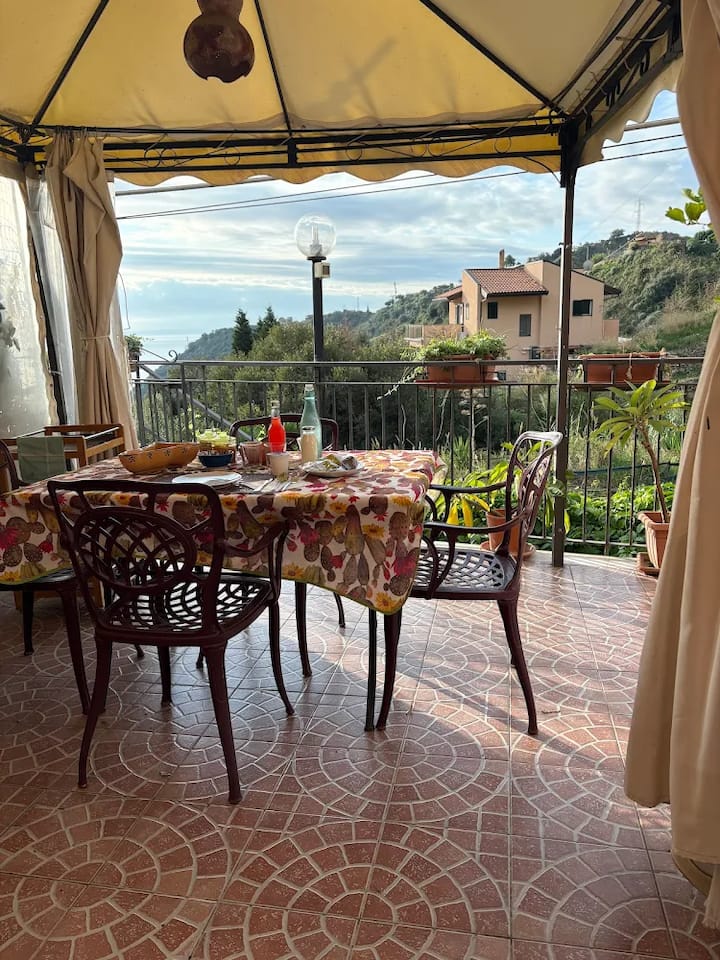 Finestra Sul Mare: Tirreno 2 Persone, Appartame... - Naxos