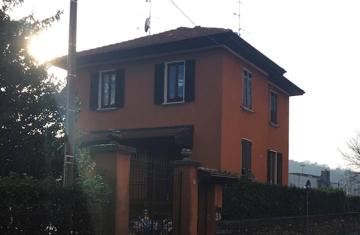 Fiori & Colori, Stanza Con Due Letti - Como