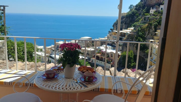 Poet's Home, Stanza Bouganville - Positano