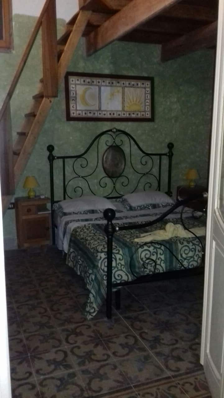 Stanza In Palazzo Storico Con Soppalco. - Quartu Sant'Elena