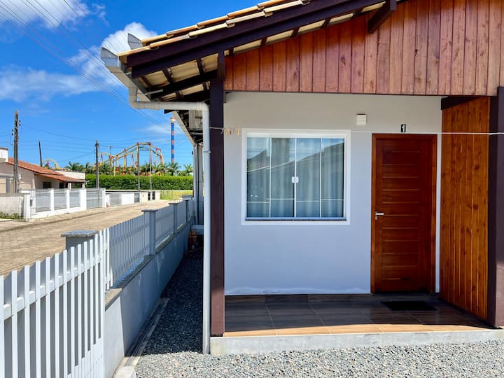 Pousada Em Frente Ao Beto Carrero Com Cozinha, Qu. - Penha