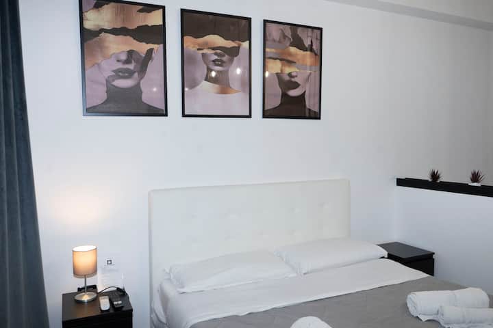 Terranera 
, Stanza Matrimoniale - Catania