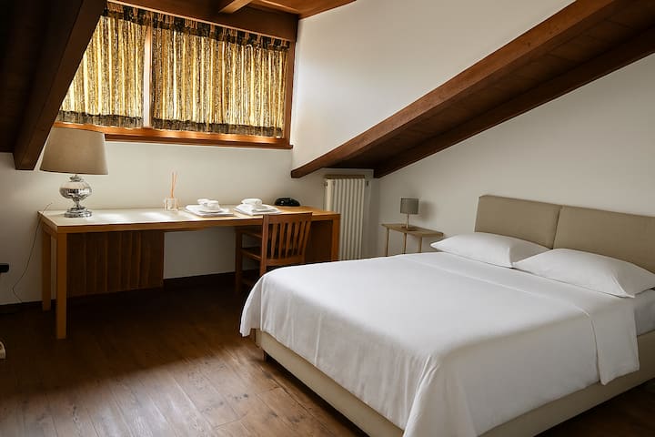 Como - Lake With Free Parking & Pool, Deluxe - Po. - Cernobbio