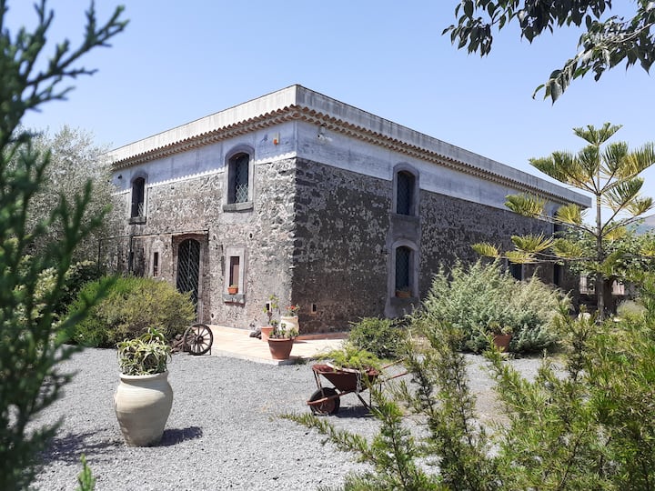 Contrada Zerbate, Stanza Matrimoniale - Milo