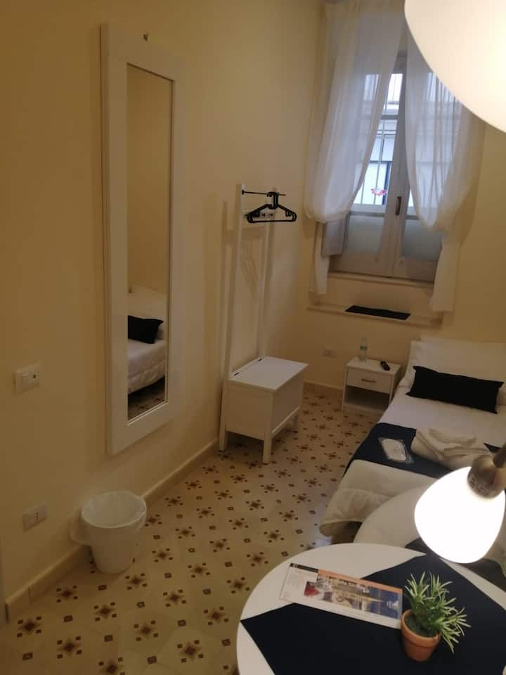 Splendide Camere 
In Centro A 
Messina , Stanza... - Messina