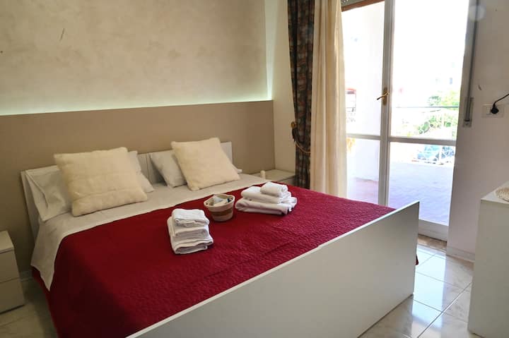 Le Corti, Stanza Familiare - Caserta