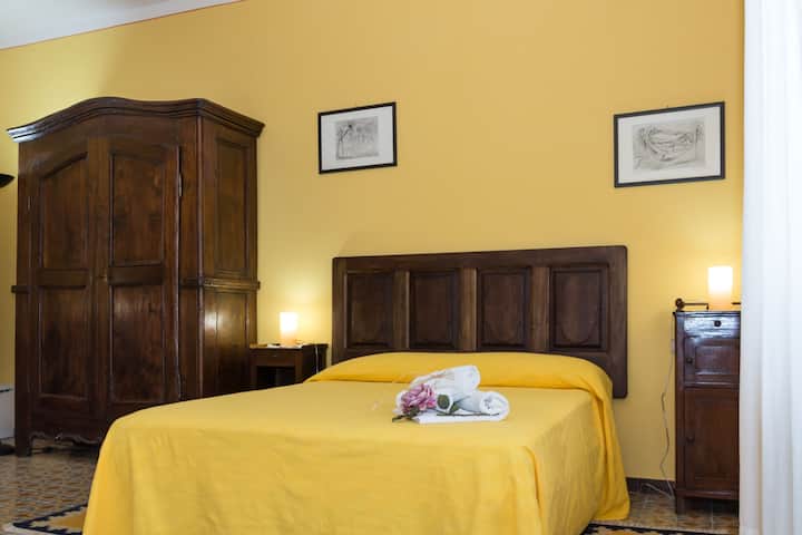 Una Casa Che Sa Di Famiglia, Stanza Con Due Letti. - Piscina